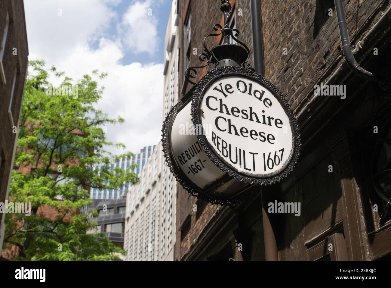 Sign for Ye Olde Cheshire Cheese, rebuilt 1667, London, England ...