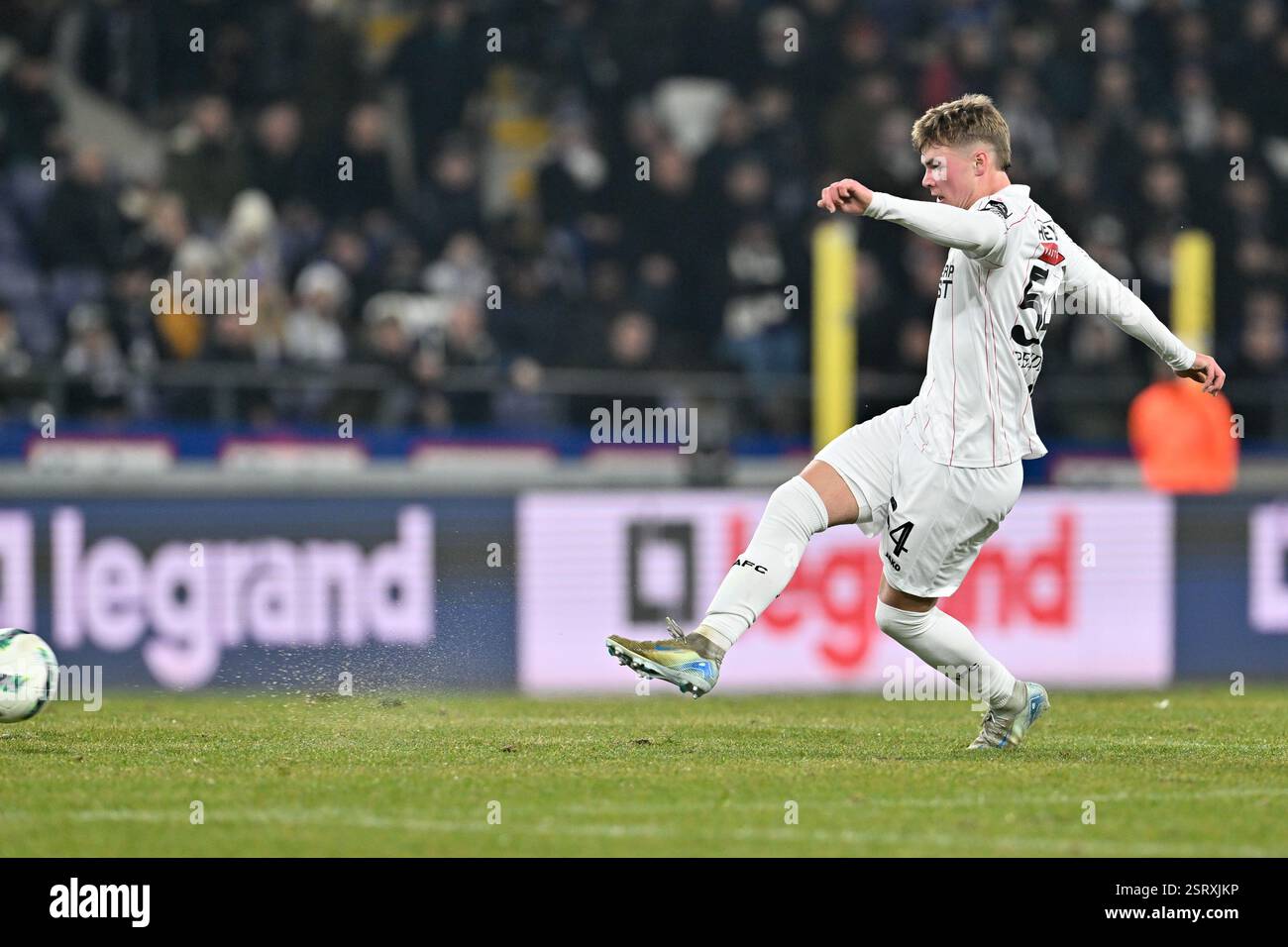 Anderlecht, Belgium. 16th Jan, 2025. Semm Renders (54) of Antwerp ...