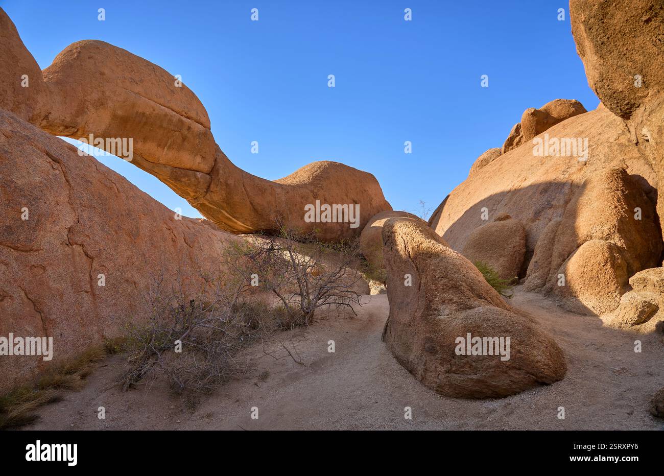 Boulders and the Rock Arch near Spitzkoppe, Namibia, Africa Stock Photo - Alamy