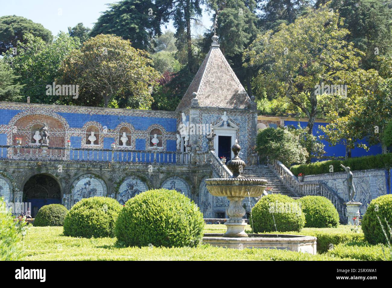 Palace Fronteira Portugal: Baroque-style palace with blue and white ...