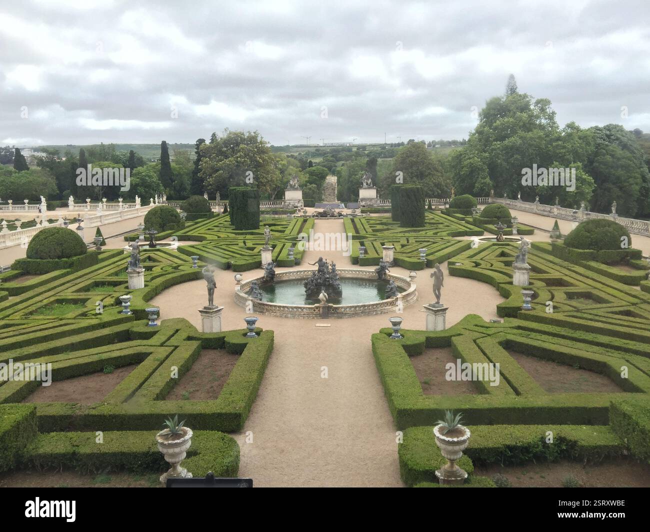 Formal gardens in Portugal. Geometric patterns of hedges and topiaries ...