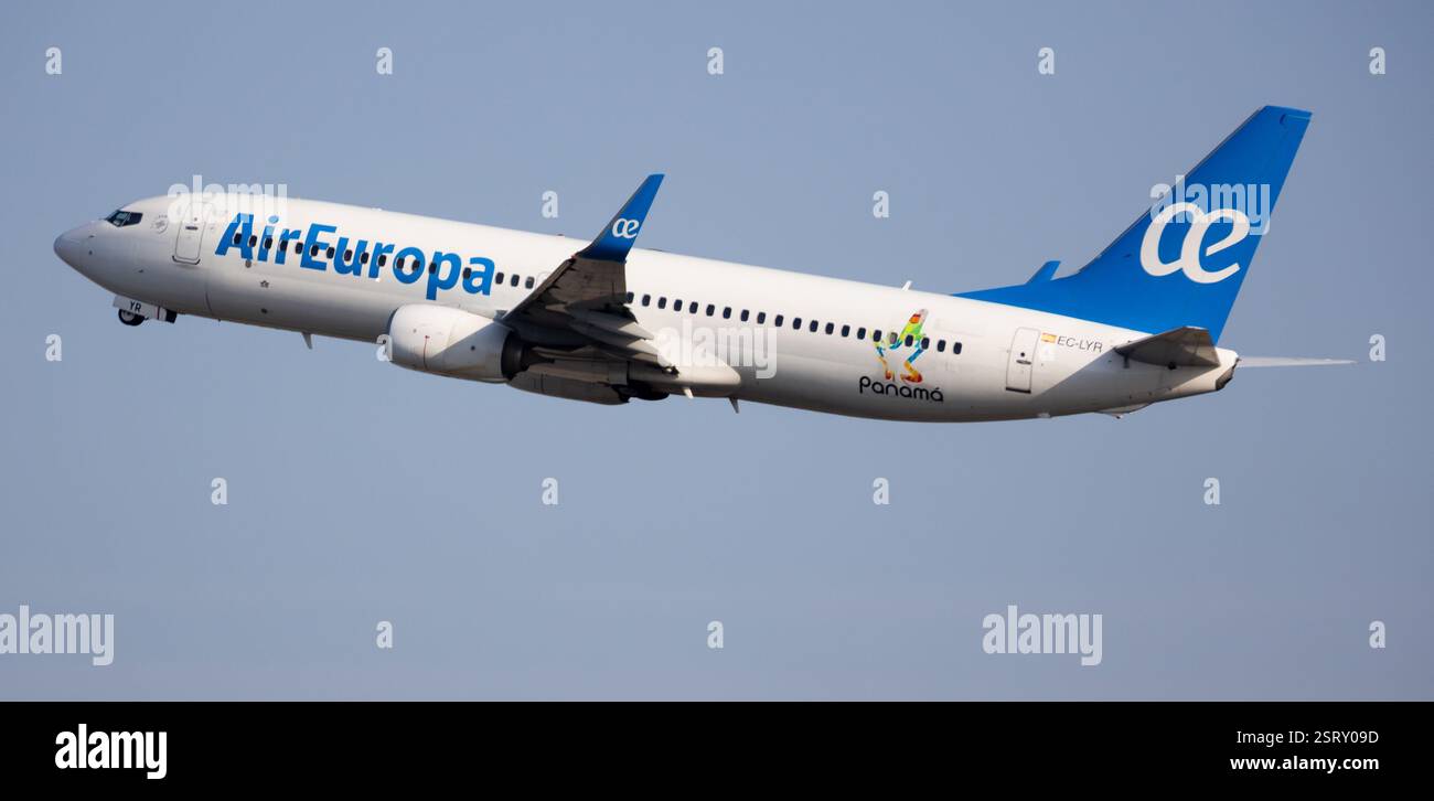 Boeing 737-85P with EC-LYR number maintains steady flight Stock Photo ...