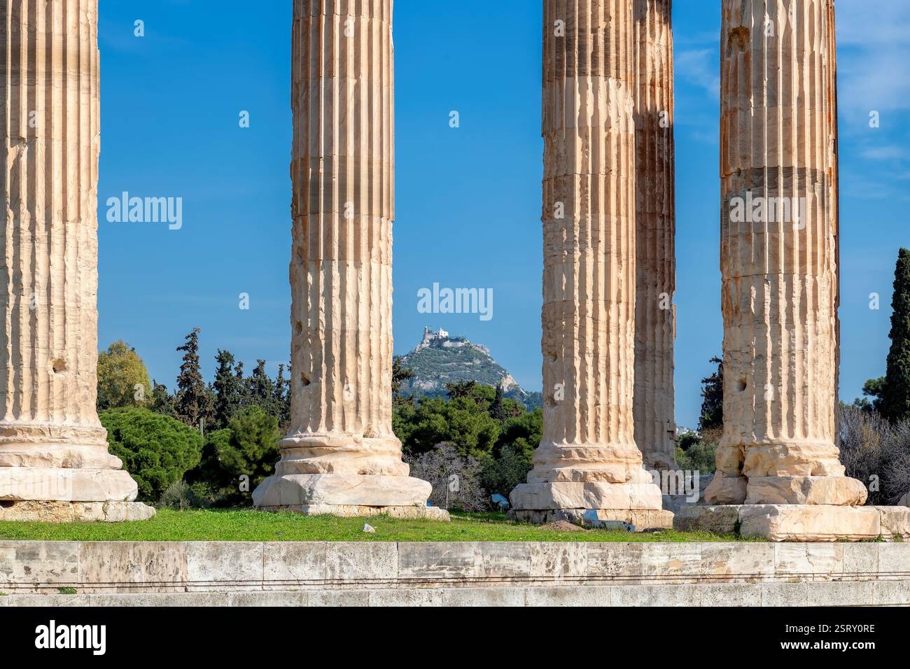 Ancient Antic columns of Olympian Zeus temple in Athens, Greece Stock ...