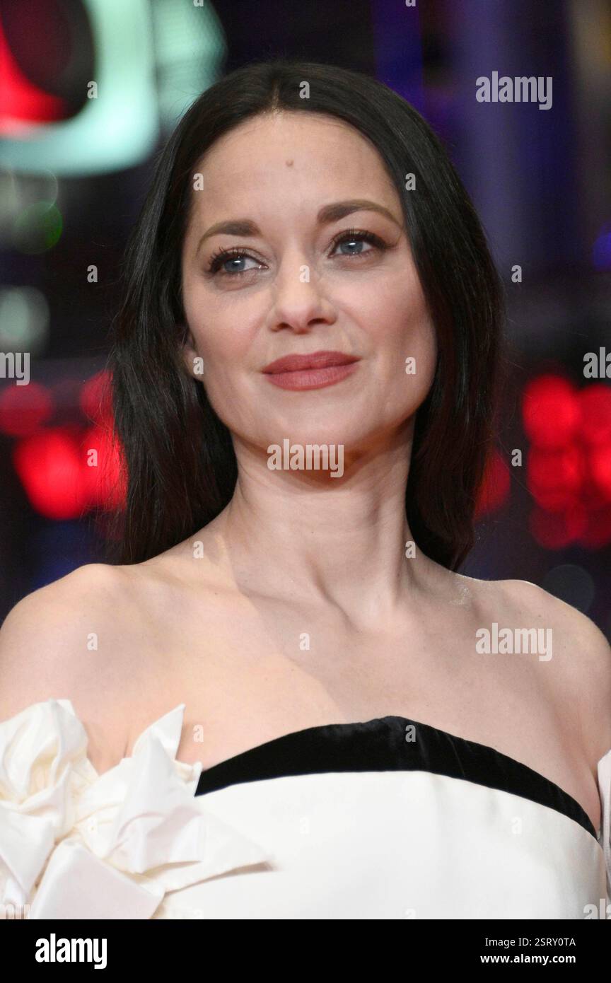 Marion Cotillard bei der Premiere des Kinofilms La Tour de glace / The ...