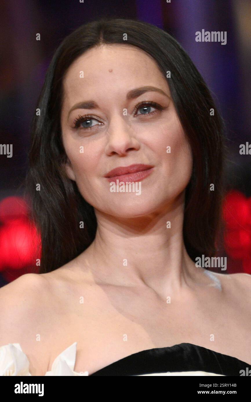 Marion Cotillard bei der Premiere des Kinofilms La Tour de glace / The ...