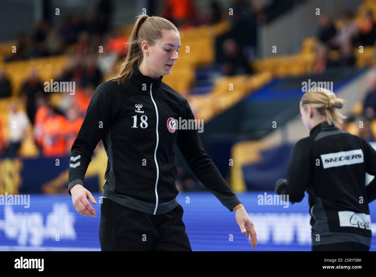 Odense, Denmark. 16th Feb, 2025. Mette Tranborg (18) of Team Esbjerg is ...