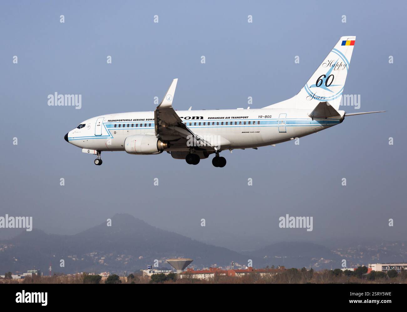 Tarom Airlines Boeing 737 landing at Barcelona Airport Stock Photo - Alamy