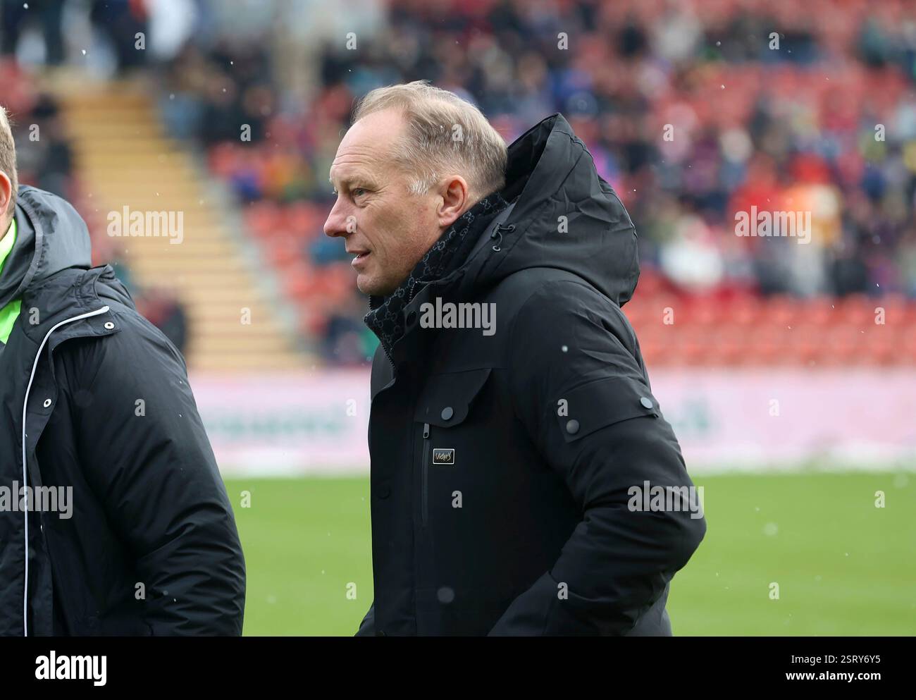 Unterhaching, Deutschland. 16th Feb, 2025. Unterhaching, Deutschland ...