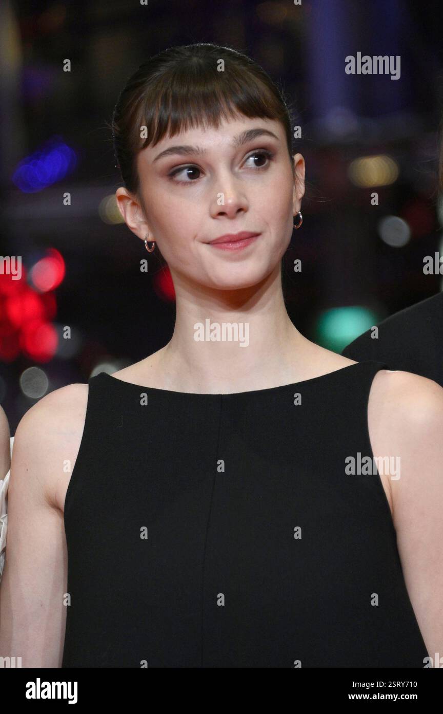 Clara Pacini bei der Premiere des Kinofilms 'La Tour de glace / The Ice ...