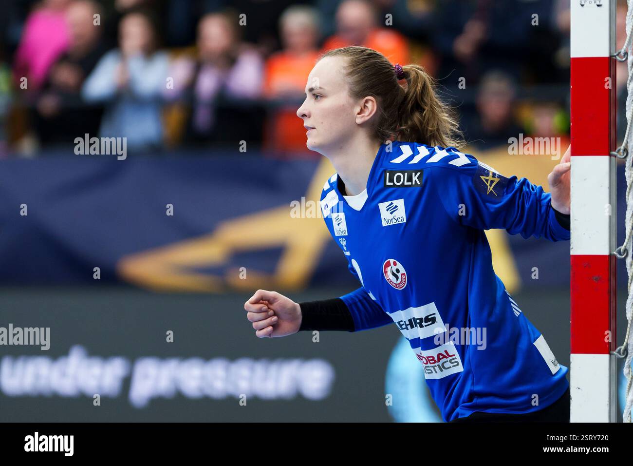 Odense, Denmark. 16th Feb, 2025. Anna Kristensen (12) of Team Esbjerg ...