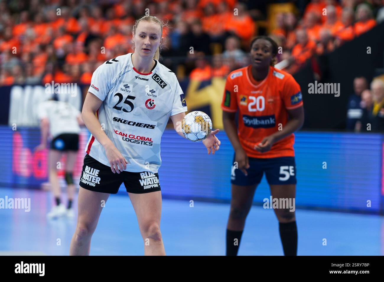 Odense, Denmark. 16th Feb, 2025. Henny Reistad (25) of Team Esbjerg ...