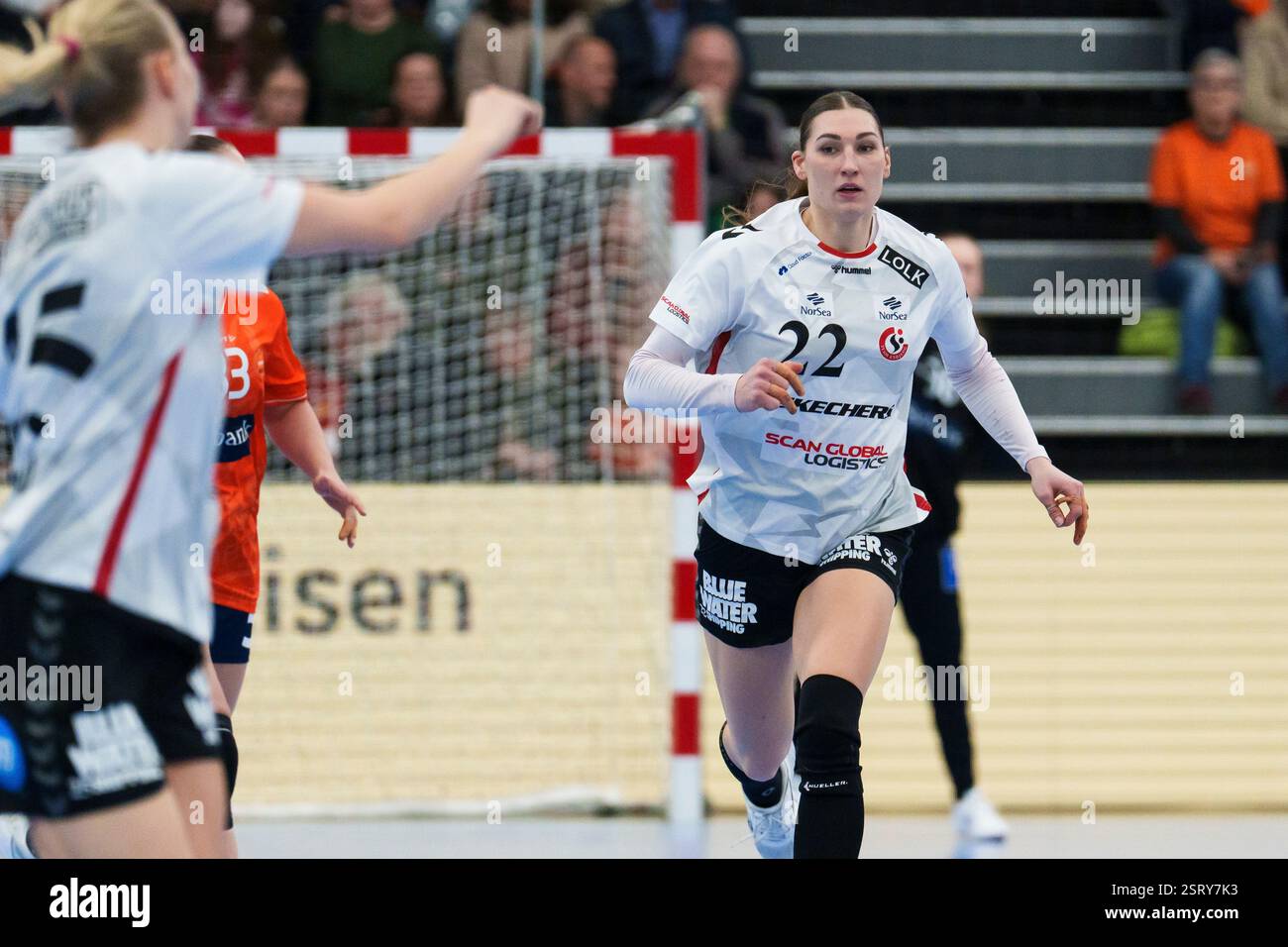 Odense, Denmark. 16th Feb, 2025. Line Haugsted (22) of Team Esbjerg ...