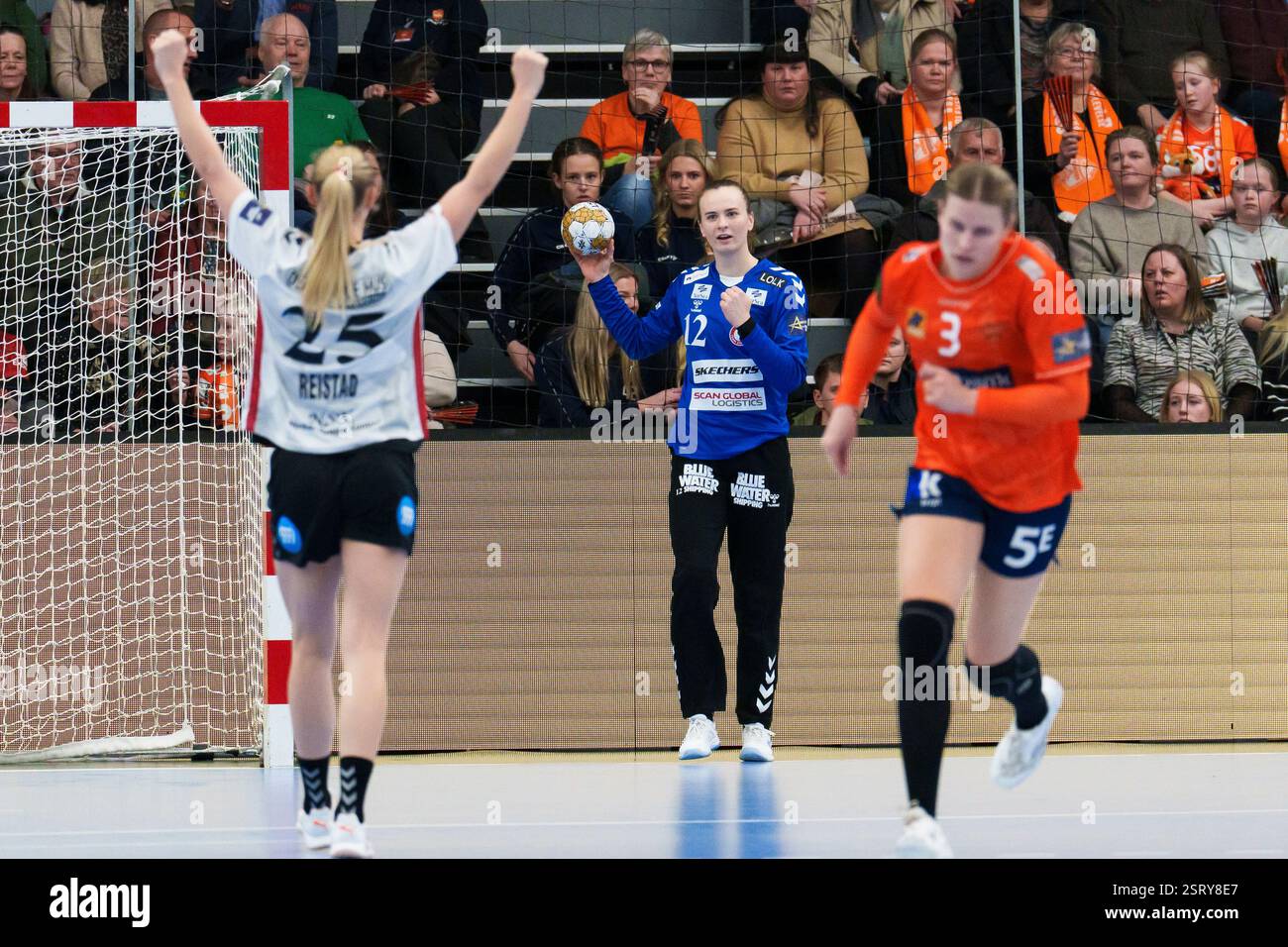 Odense, Denmark. 16th Feb, 2025. Anna Kristensen (12) of Team Esbjerg ...