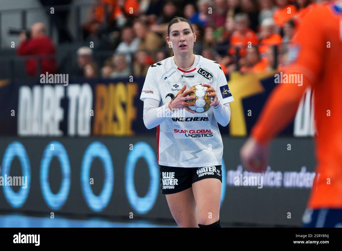 Odense, Denmark. 16th Feb, 2025. Line Haugsted (22) of Team Esbjerg ...