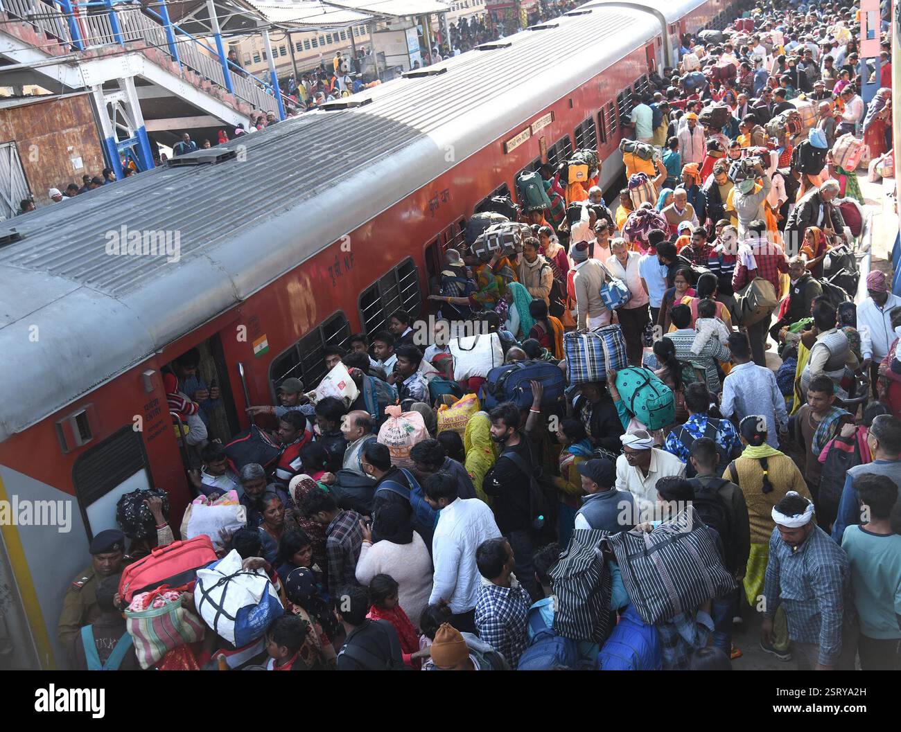 Patna, India. 16th Feb, 2025. PATNA, INDIA - FEBRUARY 14: Passengers ...