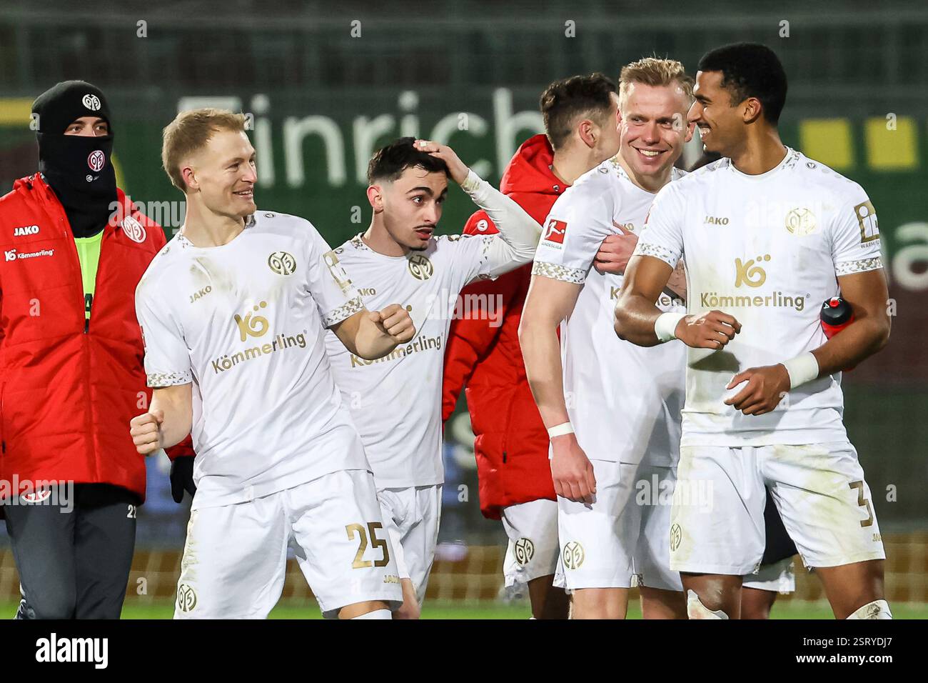 Heidenheim, Deutschland. 16th Feb, 2025. Endstand 0:2. Mainz besiegt ...