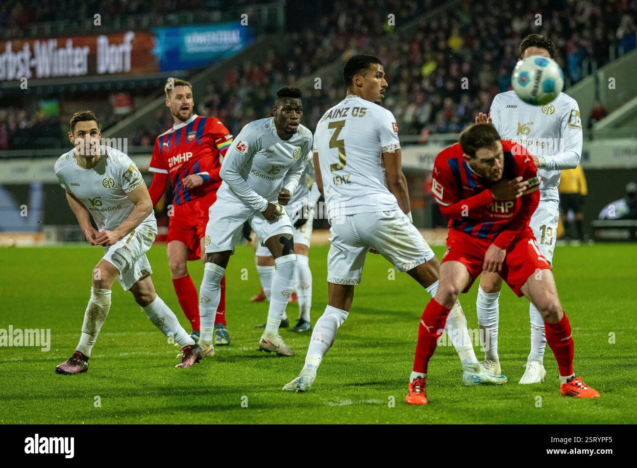 Heidenheim, Deutschland. 16th Feb, 2025. Moritz Jenz (1. FSV Mainz 05 ...