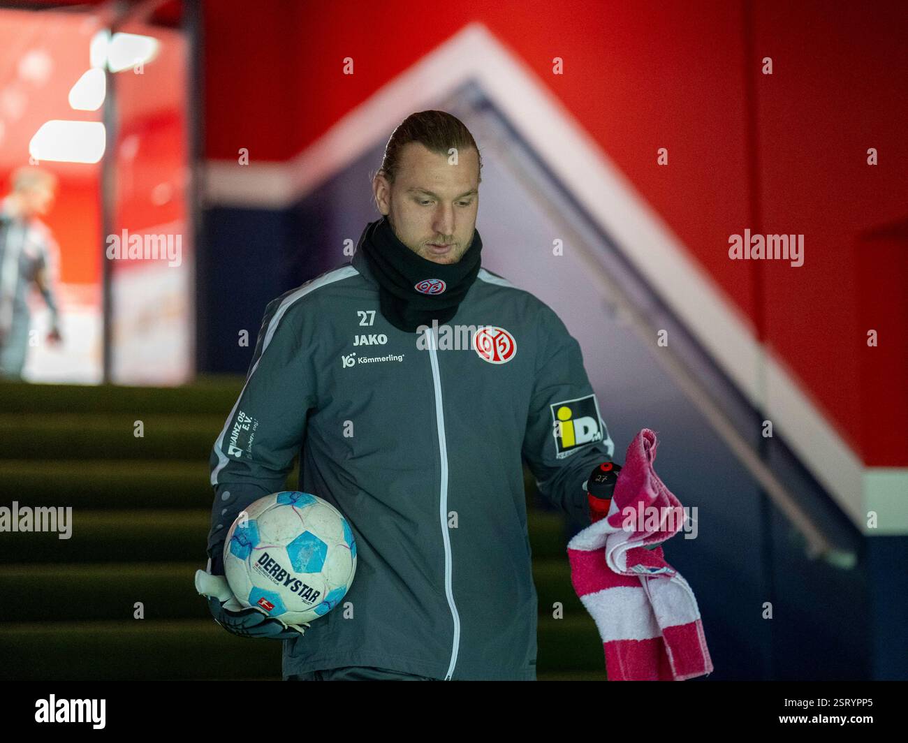 Heidenheim, Deutschland. 16th Feb, 2025. Robin Zentner (1. FSV Mainz 05 ...