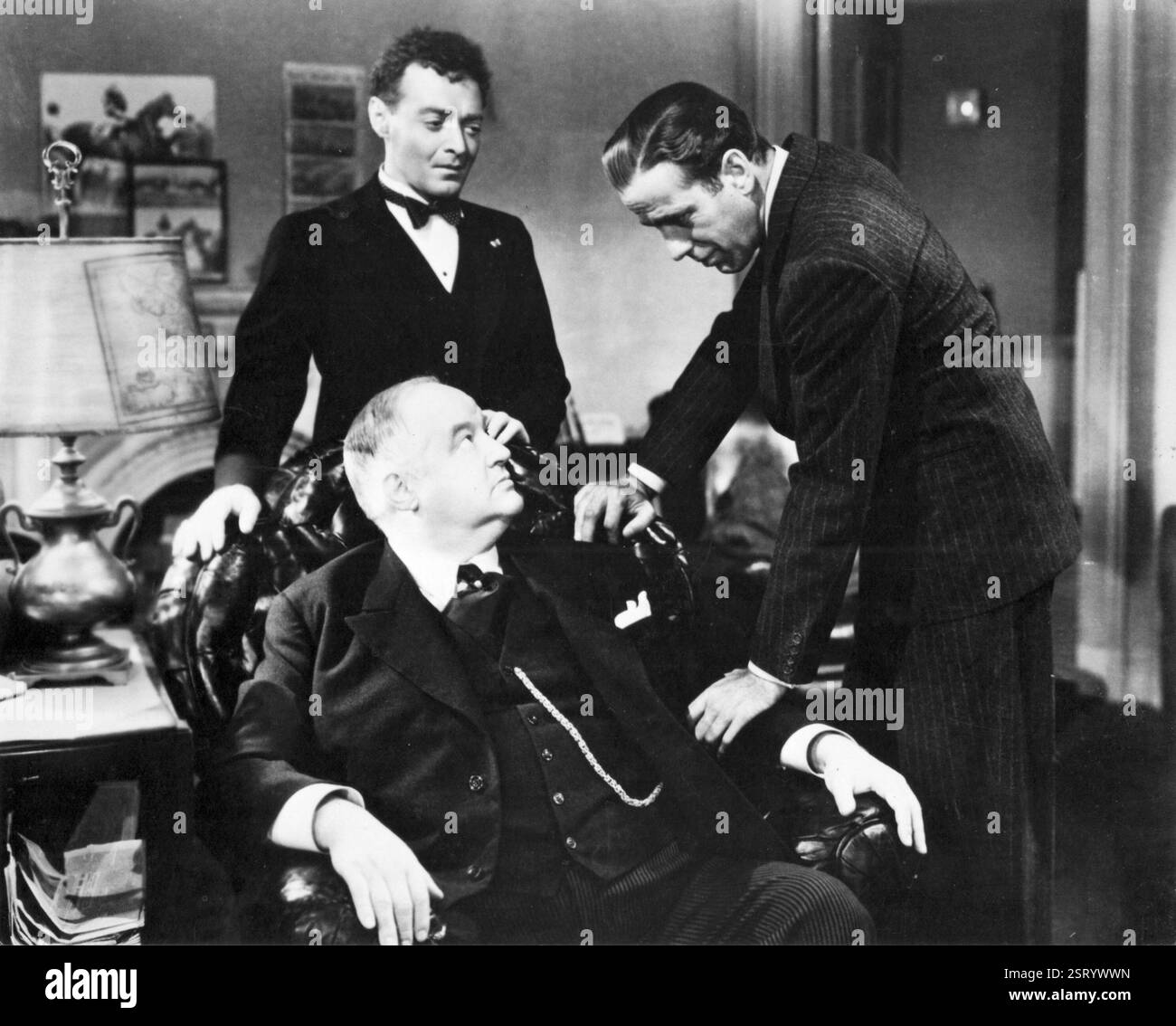 THE MALTESE FALCON PETER LORRE as Joel Cairo, HUMPHREY BOGART as Sam ...