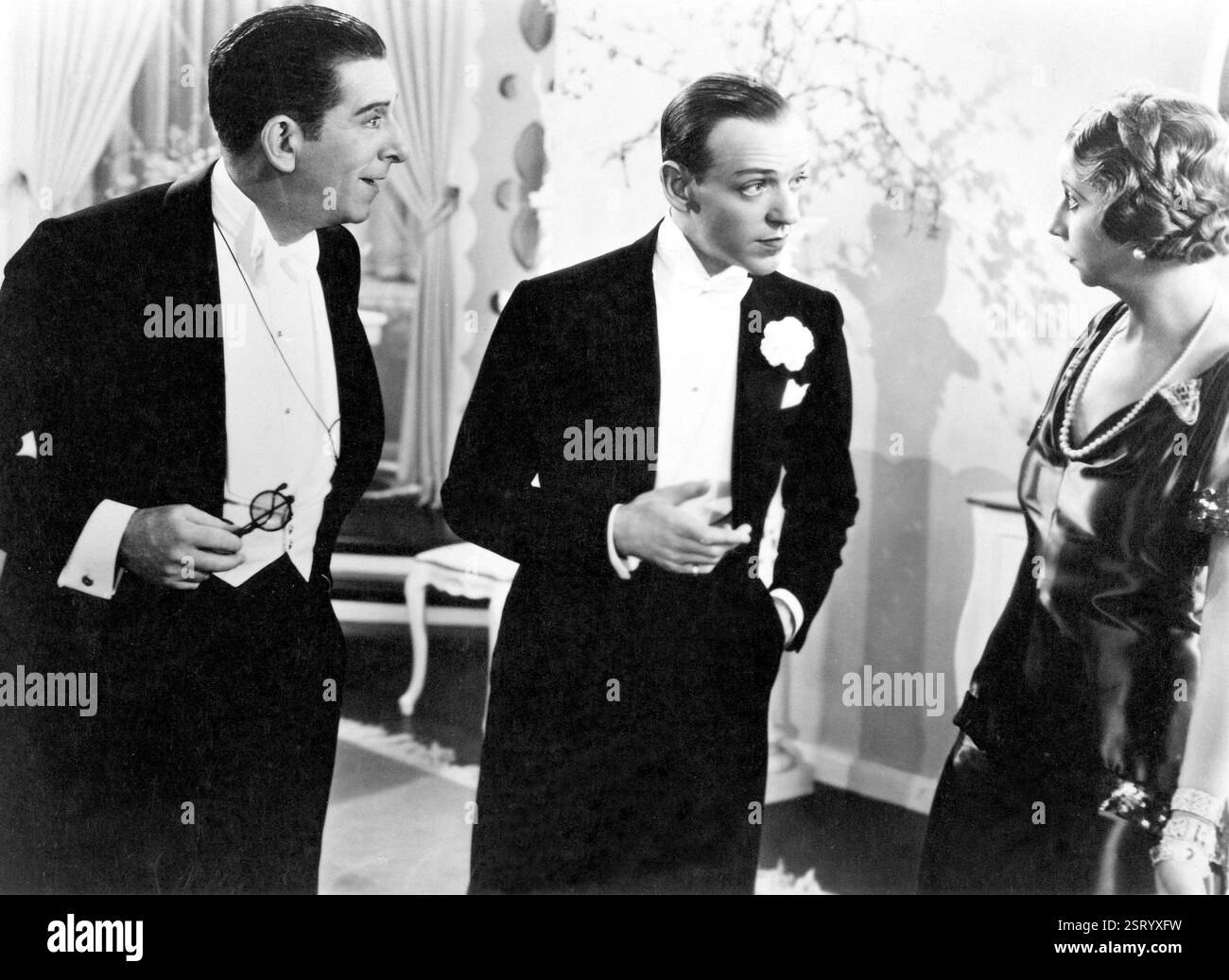 TOP HAT EDWARD EVERETT HORTON, FRED ASTAIRE, HELEN BRODERICK TOP HAT Date: 1935 Stock Photo - Alamy
