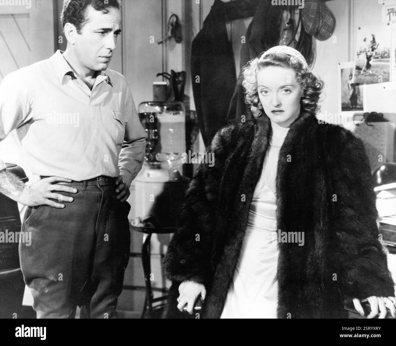DARK VICTORY HUMPHREY BOGART, BETTE DAVIS DARK VICTORY Date: 1939 Stock ...