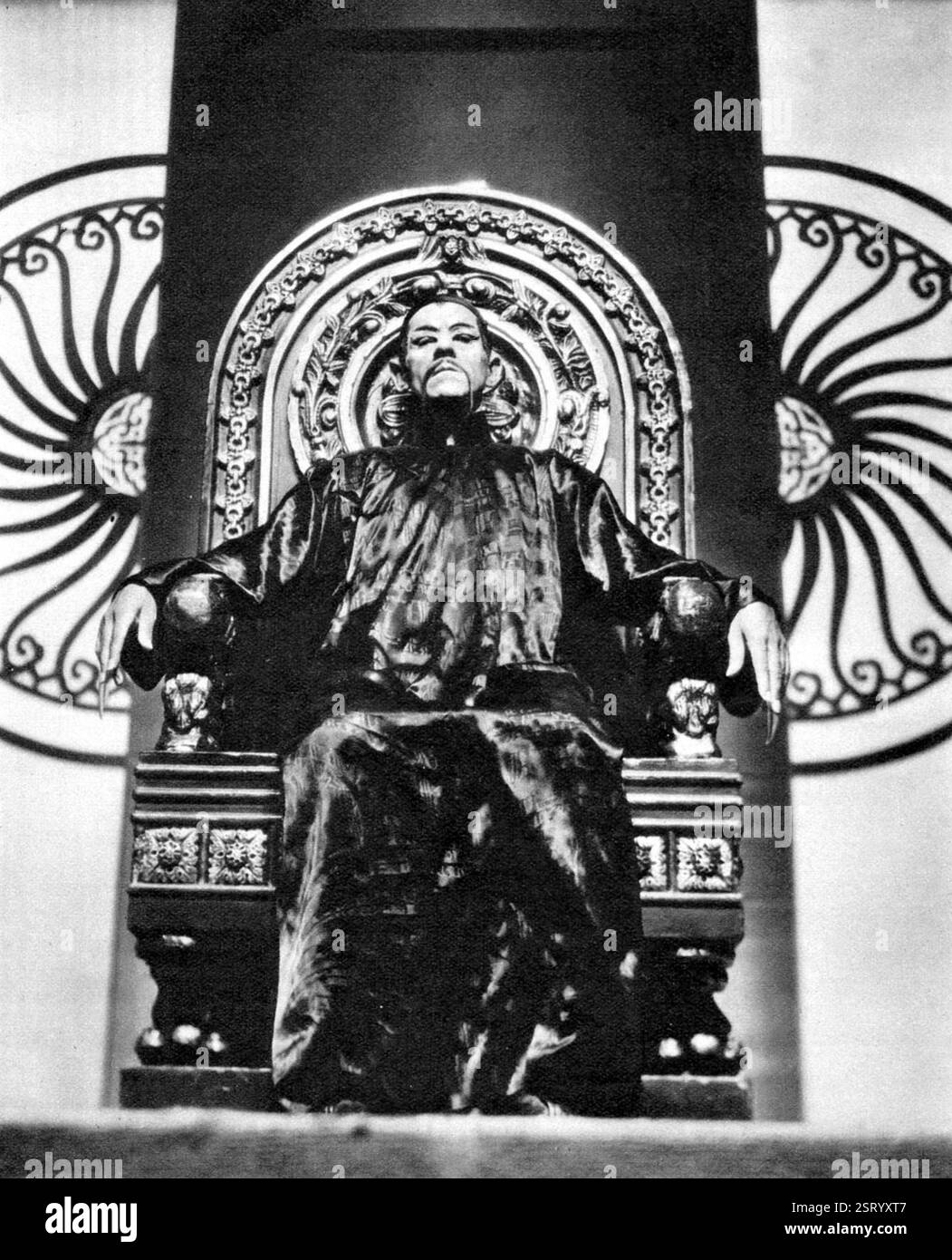 THE MASK OF FU MANCHU BORIS KARLOFF Date: 1932 Stock Photo - Alamy