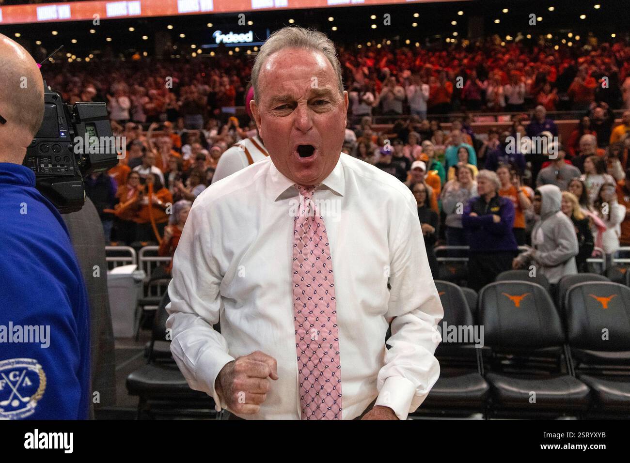 Texas head coach Vic Schaefer celebrates a win over LSU during an NCAA ...