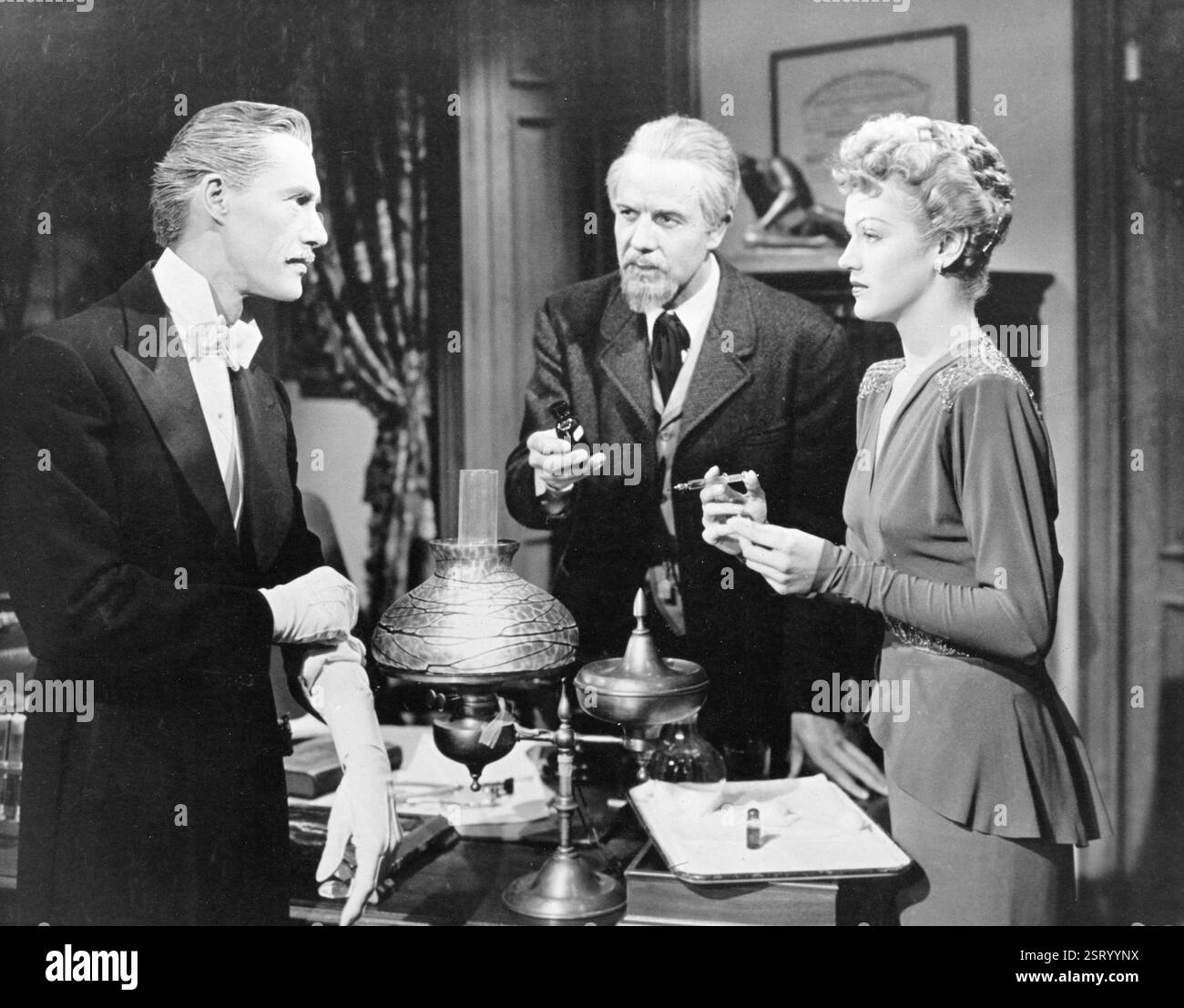 THE HOUSE OF DRACULA [US 1945] JOHN CARRIDINE, ONSLOW STEVENS, MARTHA O'DRISCOLL Date: 1945 ...