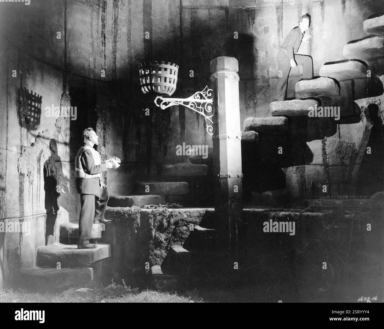 THE HOUSE OF DRACULA ONSLOW STEVENS, LON CHANEY JNR THE HOUSE OF DRACULA Date: 1945 Stock Photo ...