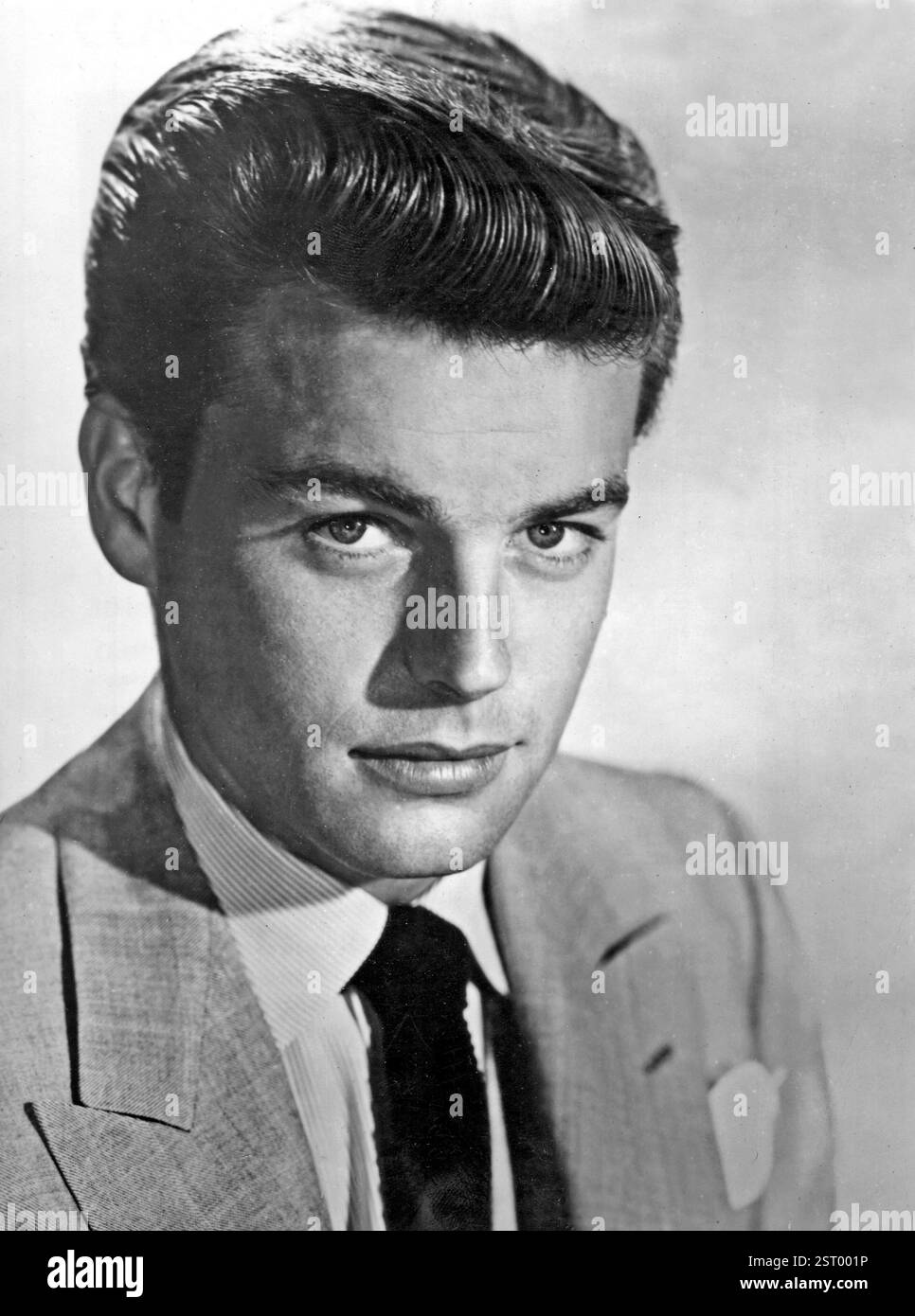 ROBERT WAGNER American actor ROBERT WAGNER Date: 1930 Stock Photo - Alamy