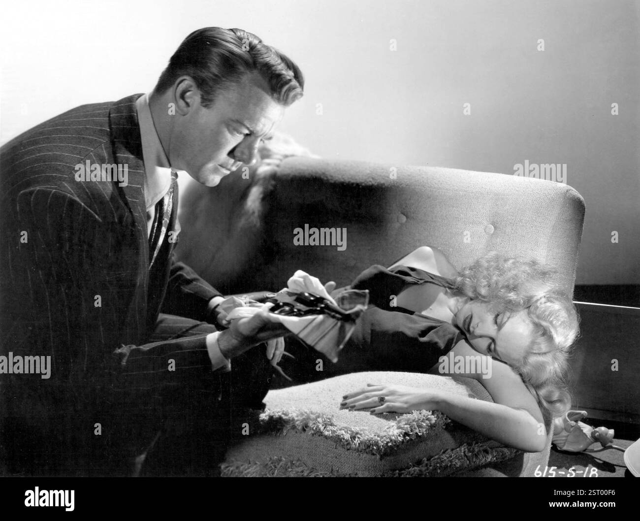 T - MEN [US 1947] DENNIS O'KEEFE, [unidentied actress] Date: 1947 Stock Photo - Alamy
