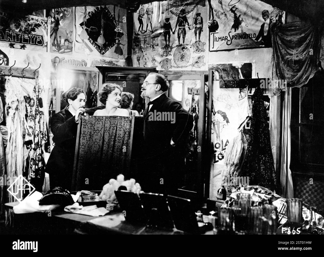 DER BLAUE ENGEL aka THE BLUE ANGEL Director JOSEF VON STERNBERG ...