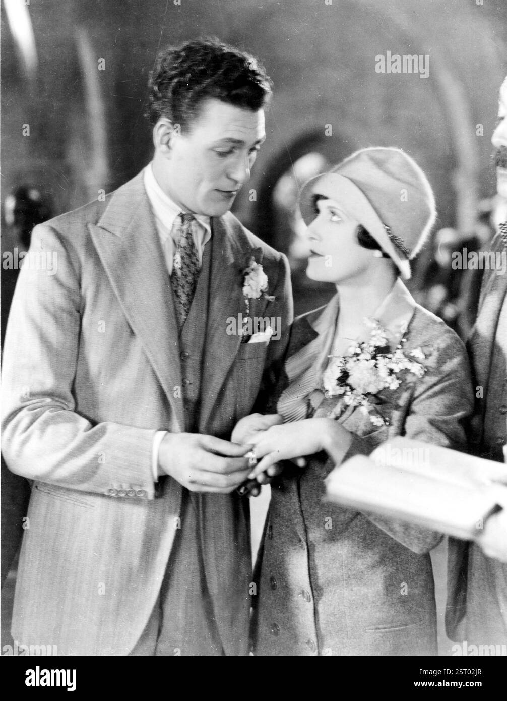 THE RING Directed by ALFRED HITCHCOCK CARL BRISSON, LILLIAN HALL-DAVIS ...