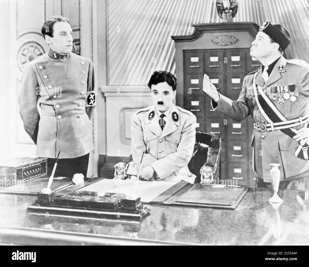 THE GREAT DICTATOR HENRY DANIELL, CHARLIE CHAPLIN, JACK OAKIE Date ...