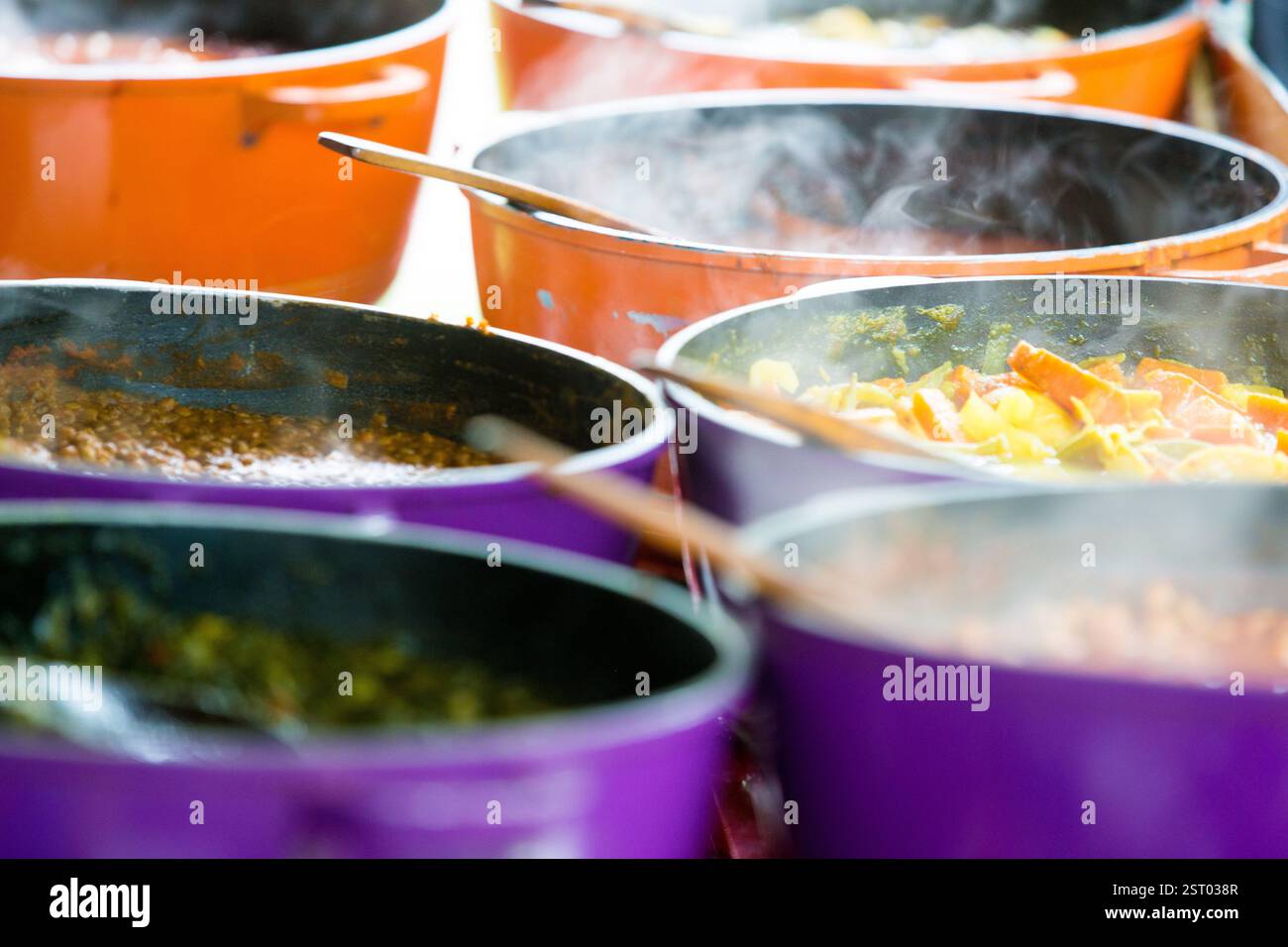 Pans pots in stew food hi-res stock photography and images - Alamy