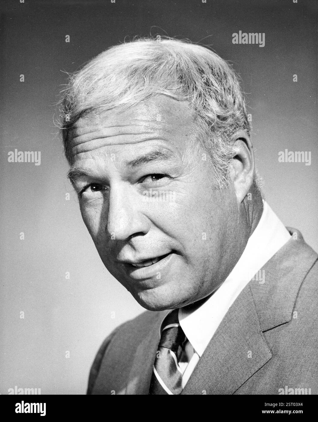 GEORGE KENNEDY American Actor GEORGE KENNEDY Date: 1925 Stock Photo - Alamy