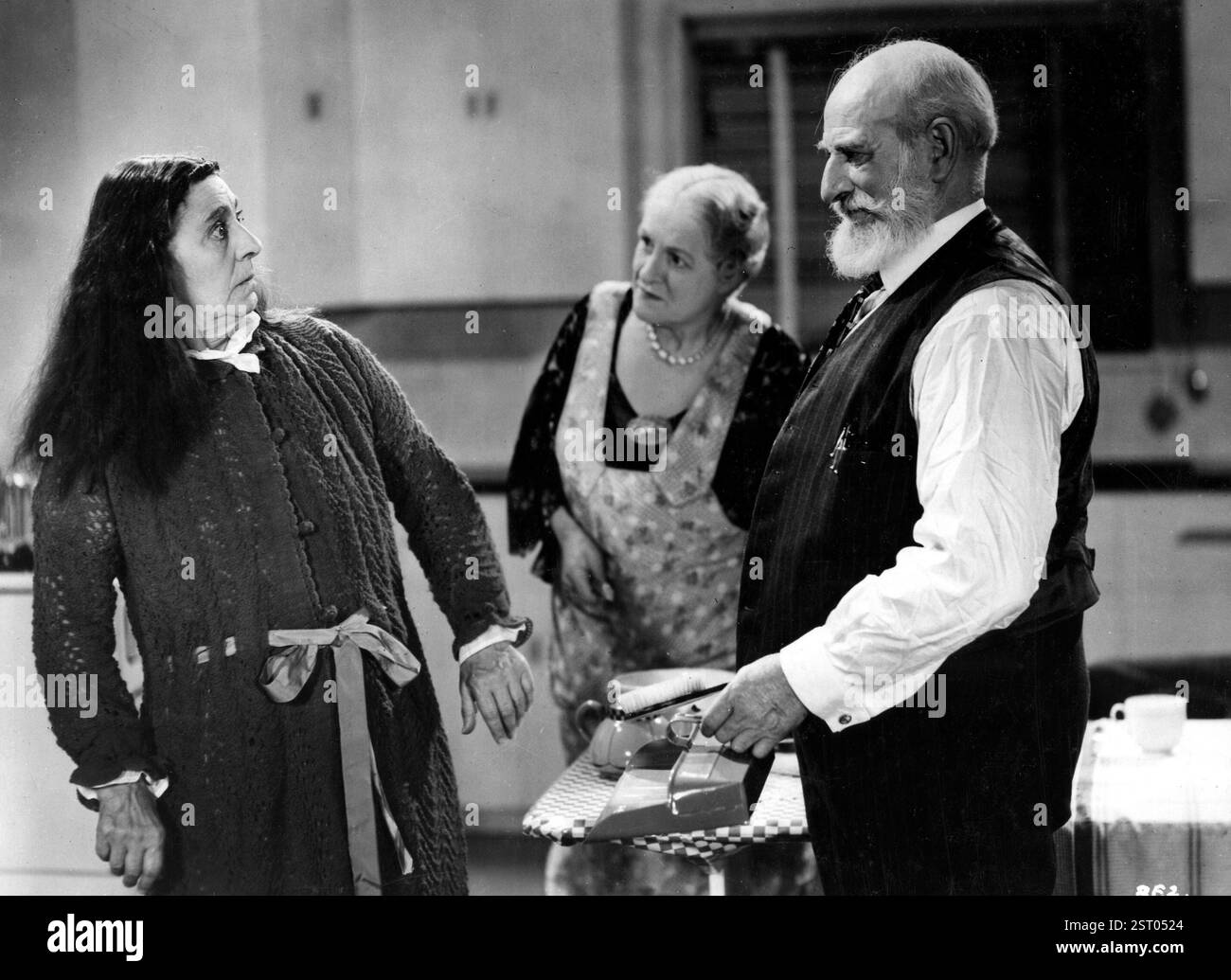 RUDD FAMILY GOES TO TOWN aka DAD AND DAVE COME TO TOWN Date: 1938 Stock ...