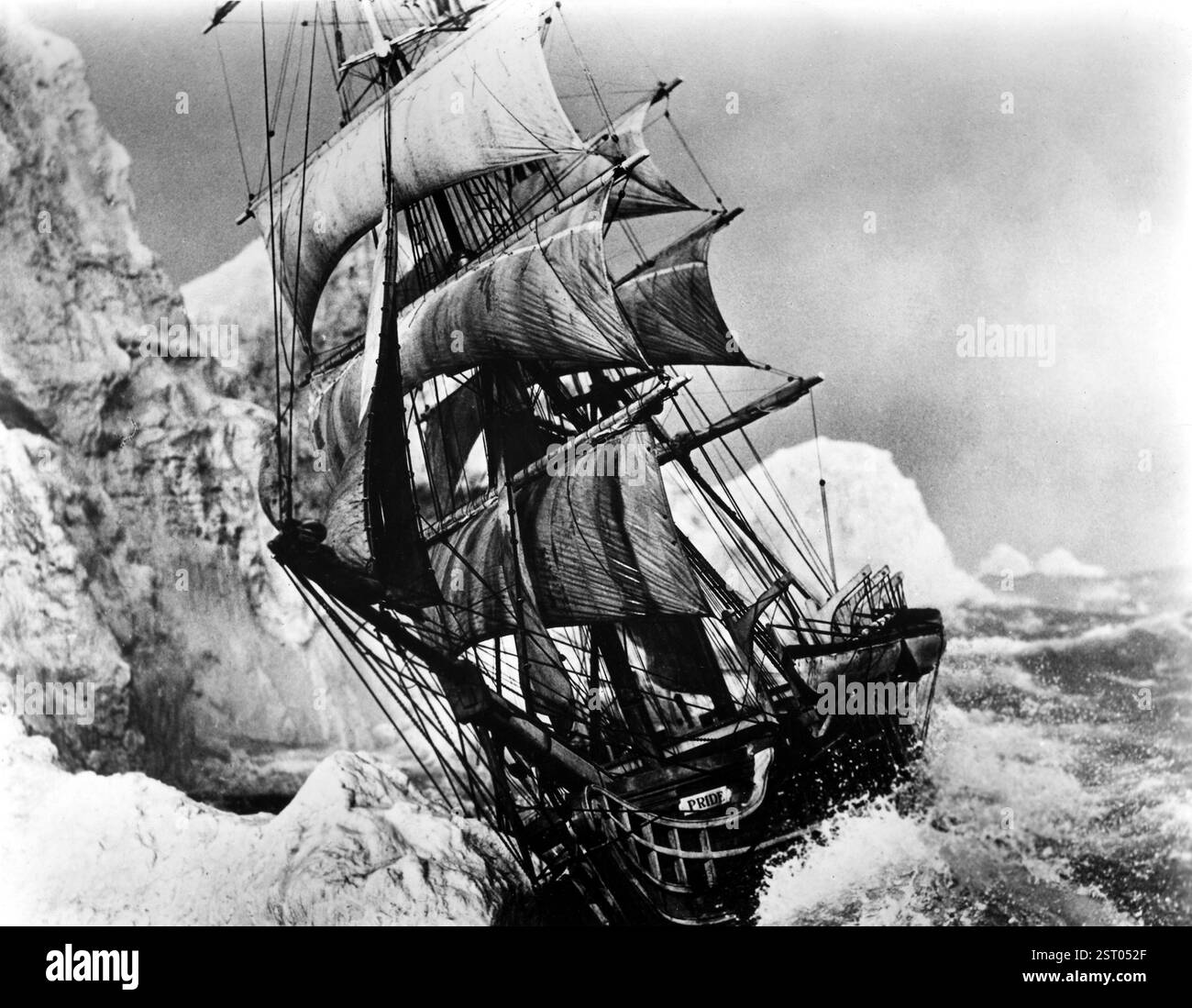 Down sea in ships hi-res stock photography and images - Alamy