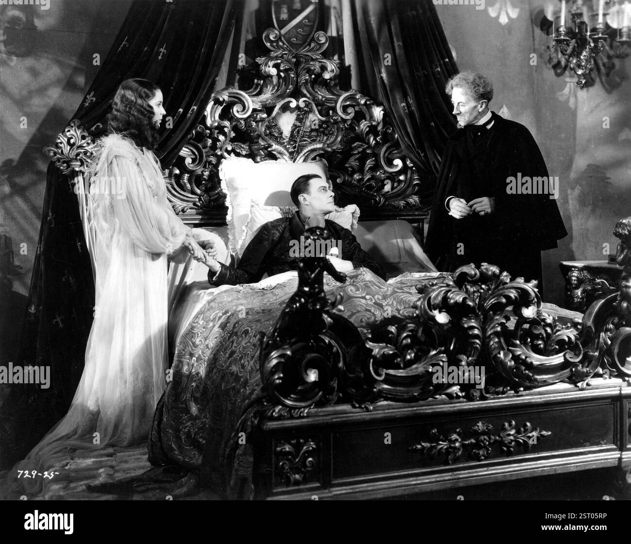BRIDE OF FRANKENSTEIN VALERIE HOBSON, COLIN CLIVE, ERNEST THESIGER BRIDE OF FRANKENSTEIN Date ...