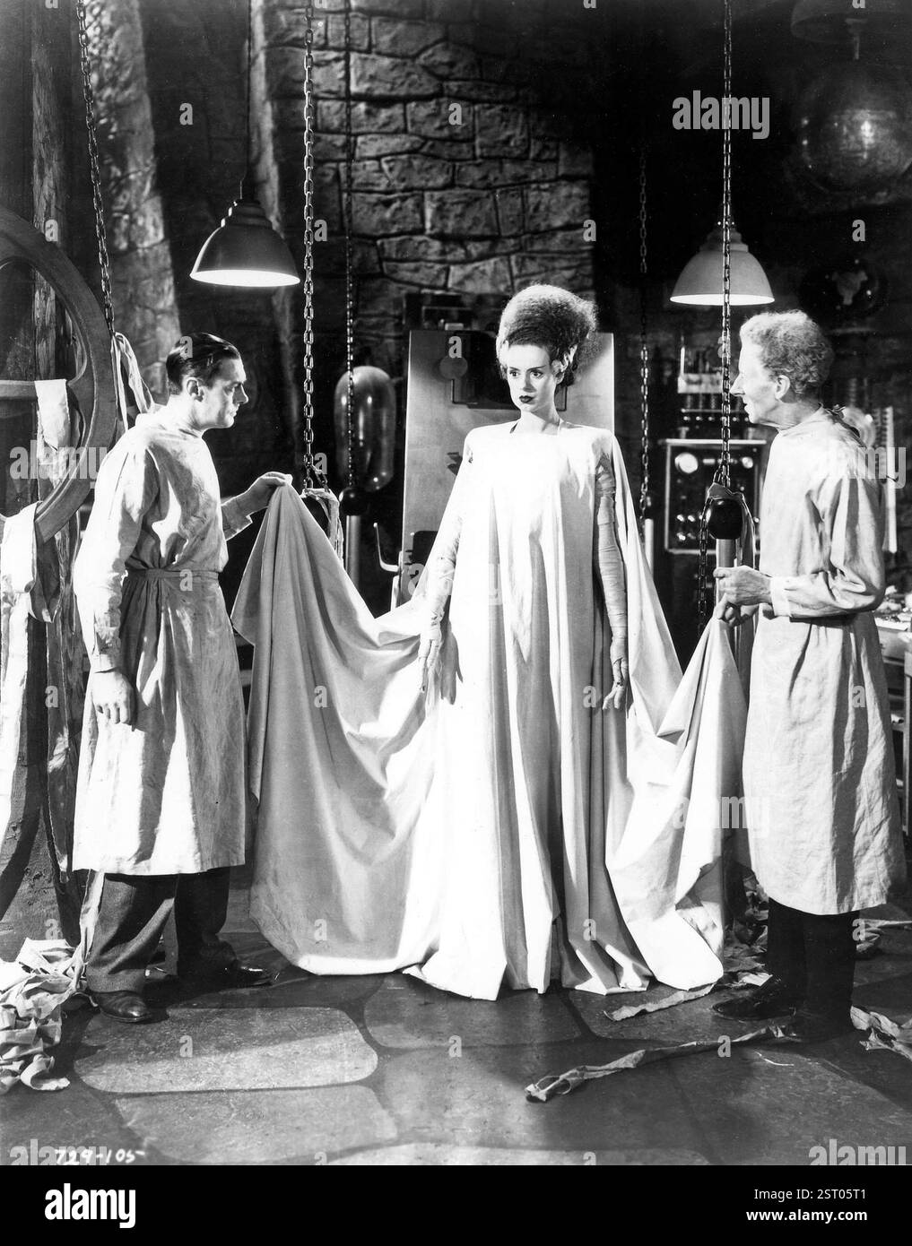 BRIDE OF FRANKENSTEIN COLIN CLIVE as Frankenstein, ELSA LANCHESTER as ...