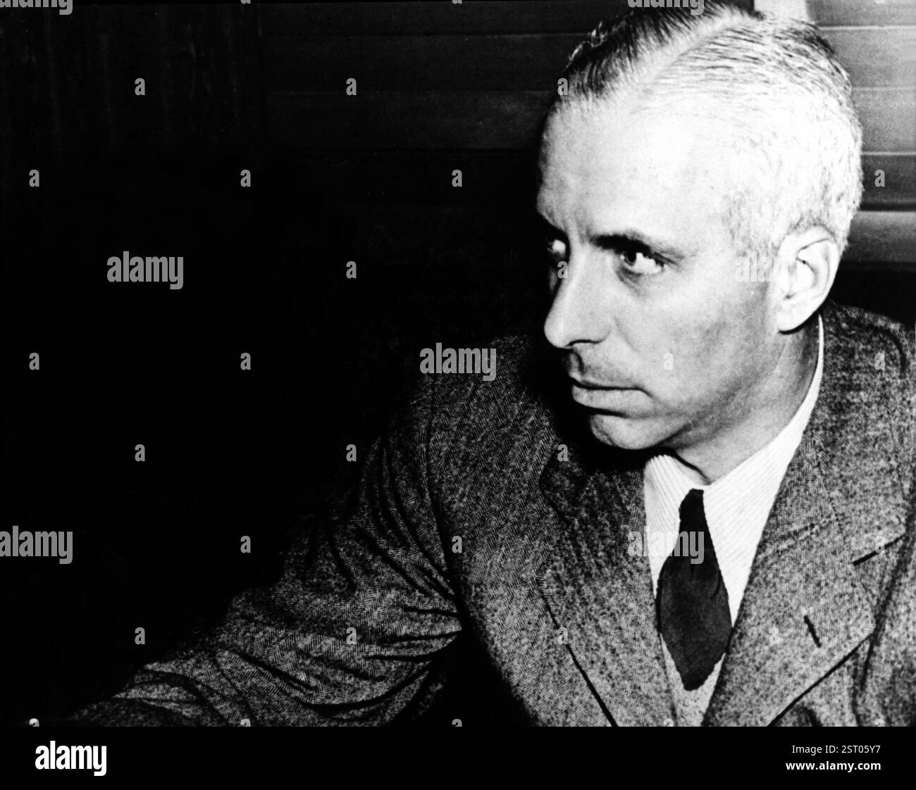 AIR FORCE Director HOWARD HAWKS AIR FORCE Date: 1943 Stock Photo - Alamy