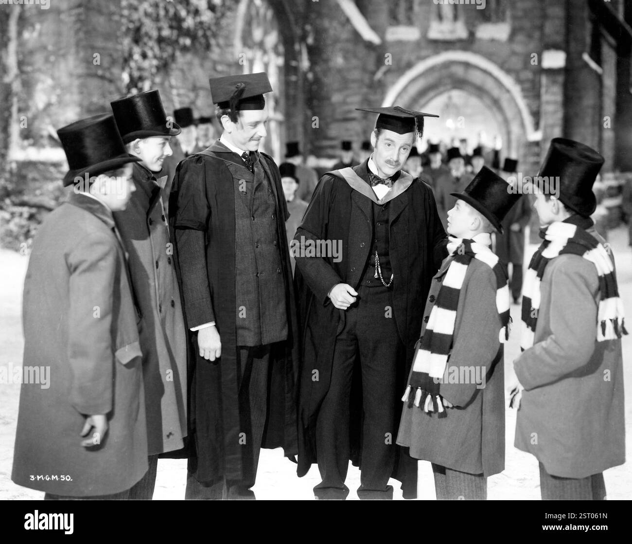 GOODBYE, MR CHIPS ROBERT DONAT GOODBYE, MR CHIPS [BR 1939] ROBERT DONAT ...