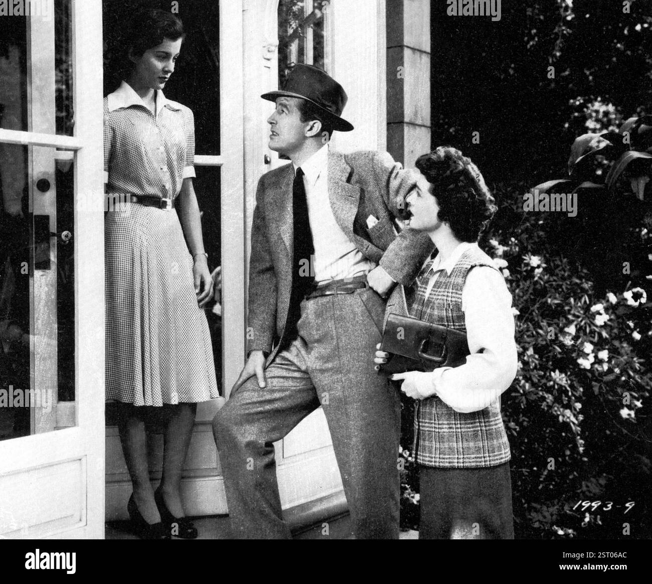 THE UNINVITED GAIL PATRICK, RAY MILLAND, RUTH HUSSEY Date: 1944 Stock ...