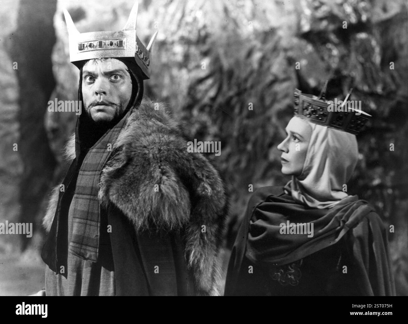MACBETH [US 1948] ORSON WELLES as MacBeth, JEANETTE NOLAN as Lady ...