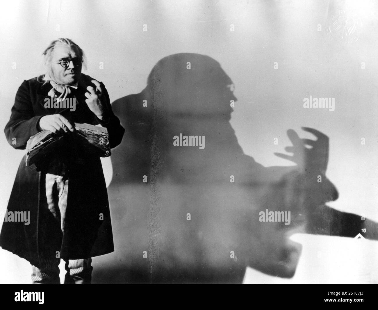 DAS CABINET DES DR CALIGARI [GER 1920] aka THE CANINET OF DR CALIGARI ...