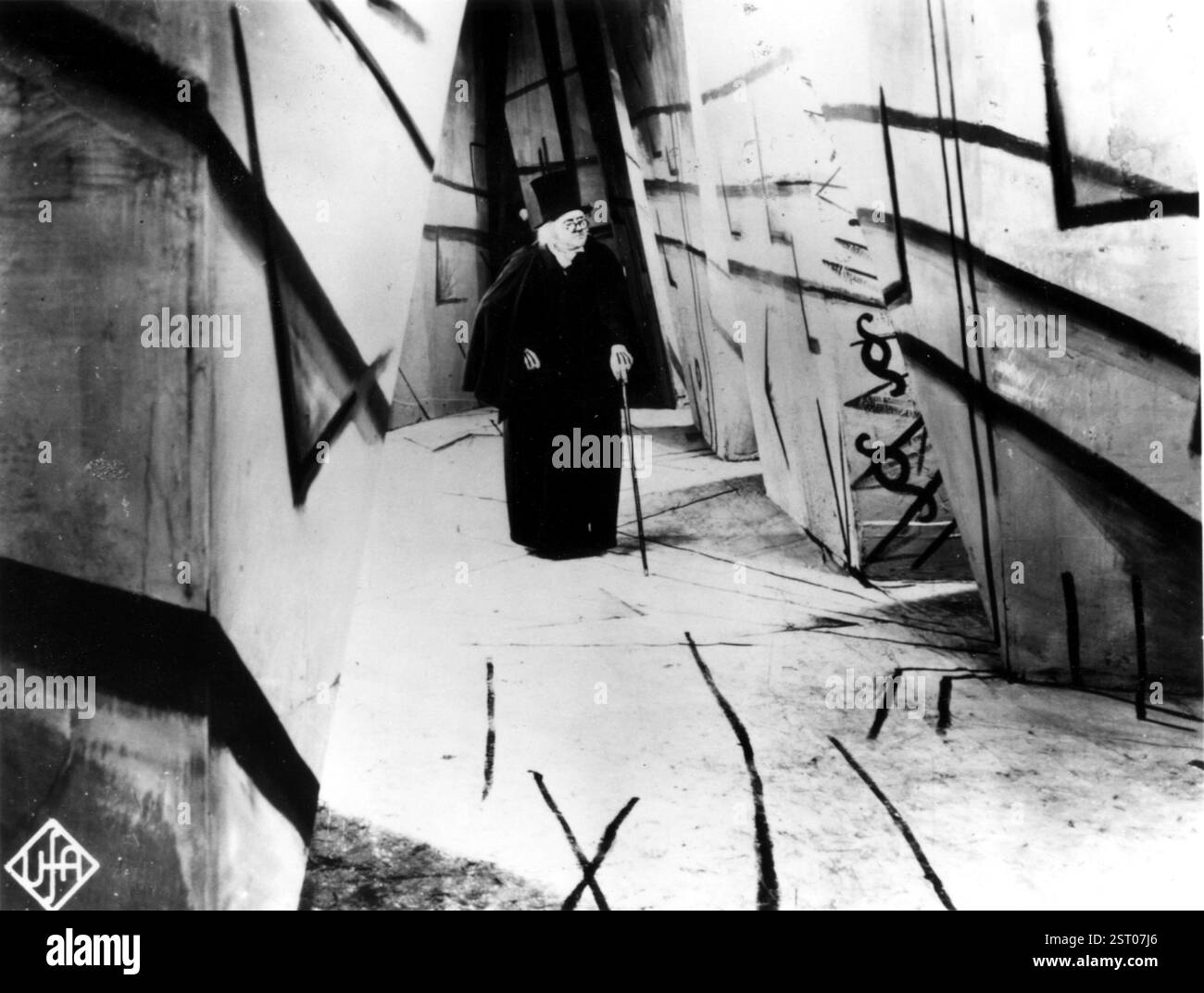 DAS CABINET DES DR CALIGARI [GER 1920] aka THE CANINET OF DR CALIGARI ...