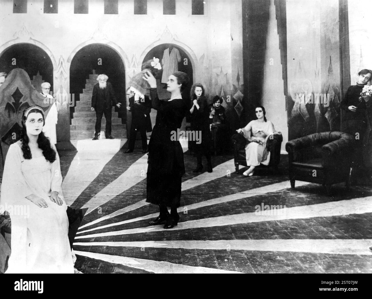 DAS CABINET DES DR CALIGARI [GER 1920] aka THE CANINET OF DR CALIGARI ...