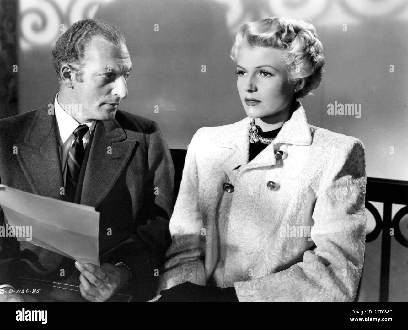THE LADY FROM SHANGHAI [US 1947] EVERETT SLOANE, RITA HAYWORTH Date: 1947 Stock Photo - Alamy