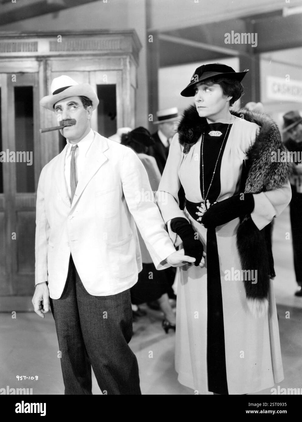 A DAY AT THE RACES [US 1937] GROUCHO MARX, MARGARET DUMONT Date: 1937 ...