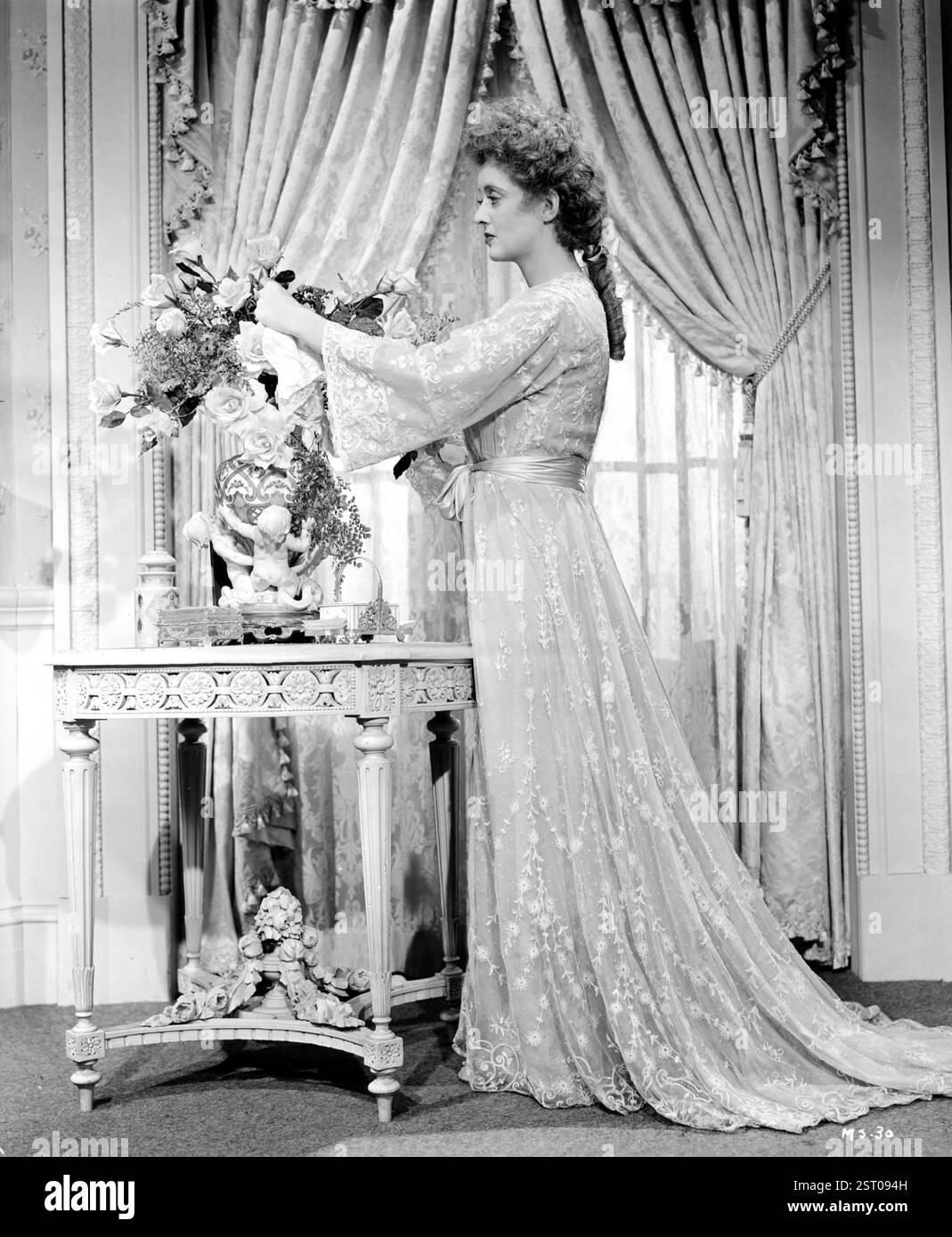 MR SKEFFINGTON [US 1944] BETTE DAVIS Date: 1944 Stock Photo - Alamy